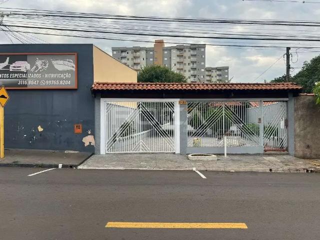 Casa / Sobrado para Venda em São Carlos/SP Cidade Jardim 3 Quartos