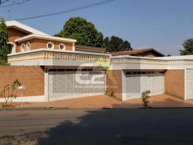 Casa / Sobrado para Venda em São Carlos/SP Estância Suíça 3 Quartos