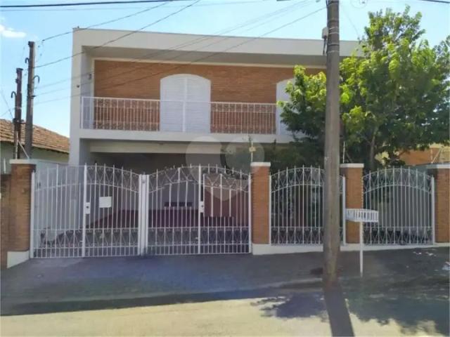 Casa / Sobrado para Venda em São Carlos/SP Jardim Macarengo 4 Quartos