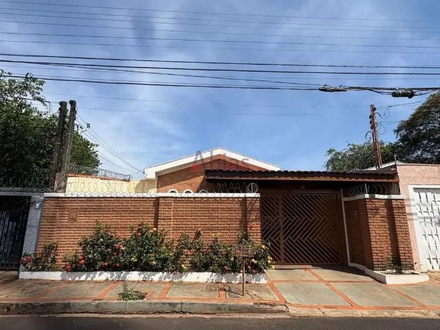 Casa / Sobrado para Venda em São Carlos/SP Jardim Bandeirantes 4 Quartos
