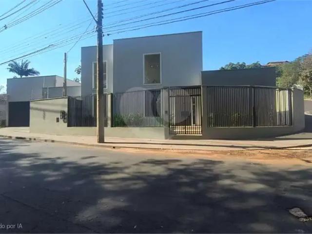 Casa / Sobrado para Venda em São Carlos/SP Jardim Hikare 3 Quartos