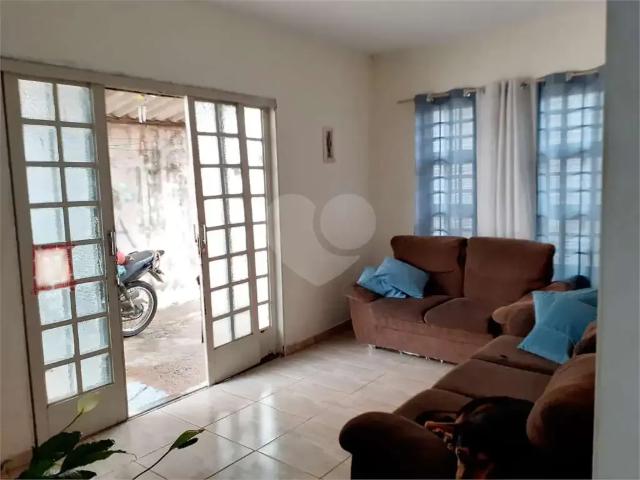Casa / Sobrado para Venda em São Carlos/SP Jardim São Carlos 5 2 Quartos