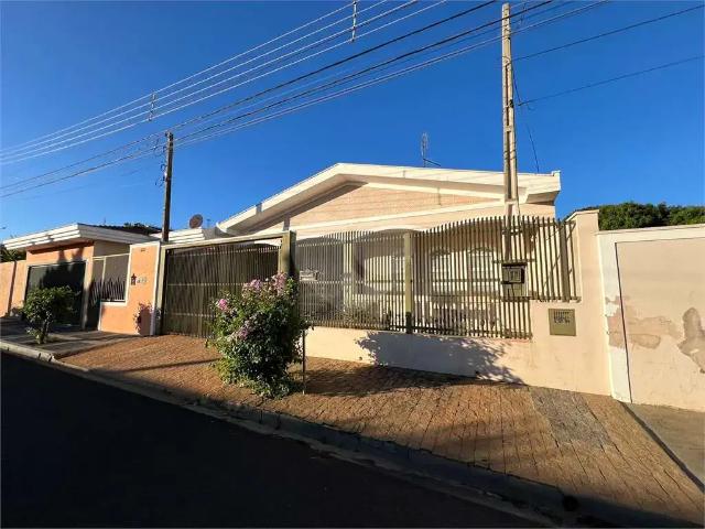 Casa / Sobrado para Venda em São Carlos/SP Parque Fehr 3 Quartos