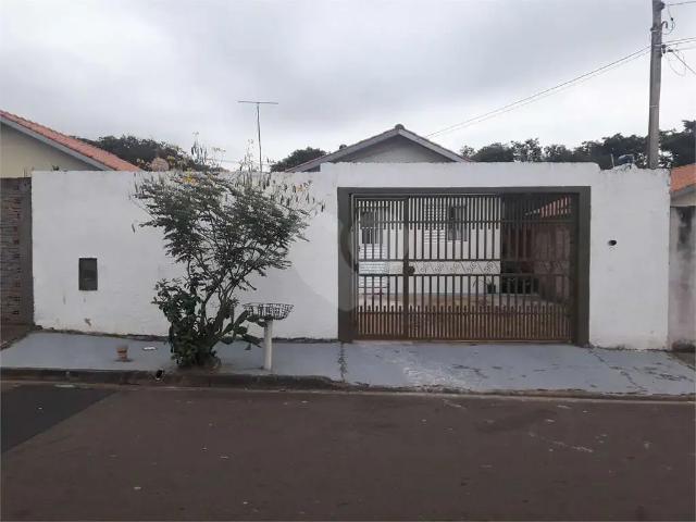 Casa / Sobrado para Venda em São Carlos/SP Residencial Deputado José Zavaglia 2 Quartos