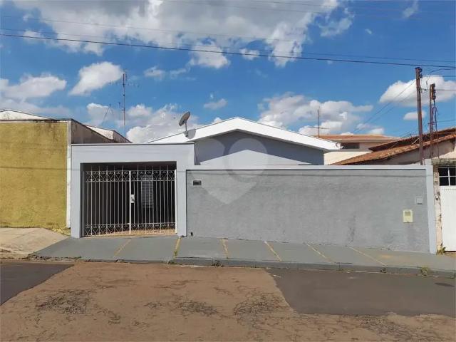 Casa / Sobrado para Venda em São Carlos/SP Vila Faria 3 Quartos