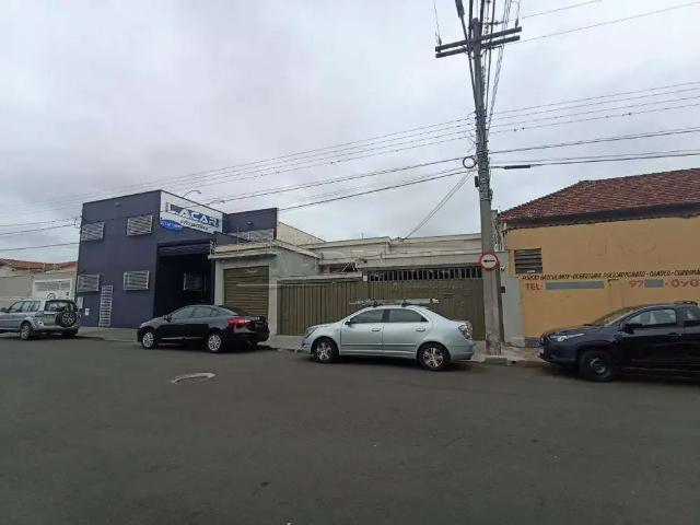 Casa / Sobrado para Venda em São Carlos/SP Vila Pelicano 4 Quartos