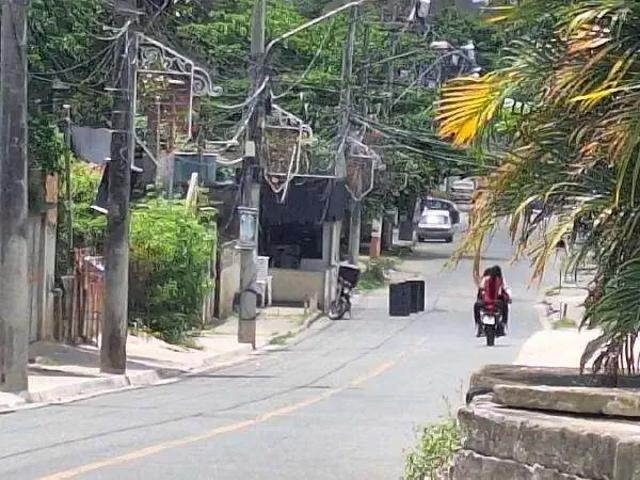 Casa / Sobrado para Venda em São Gonçalo/RJ Monjolos 2 Quartos