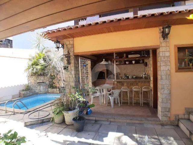 Casa / Sobrado para Venda em São Gonçalo/RJ Barreto 5 Quartos
