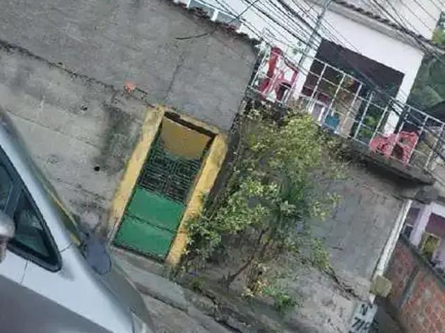 Casa / Sobrado para Venda em São Gonçalo/RJ Barro Vermelho 3 Quartos