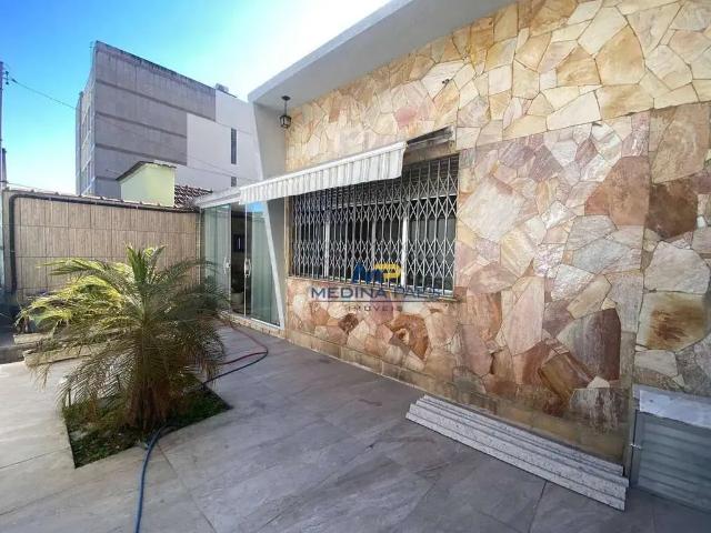 Casa / Sobrado para Venda em São Gonçalo/RJ Centro 3 Quartos