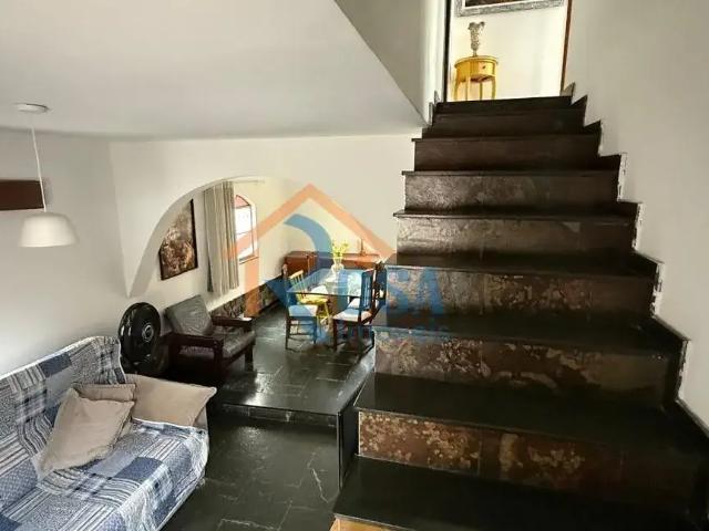 Casa / Sobrado para Venda em São Gonçalo/RJ Coelho 3 Quartos
