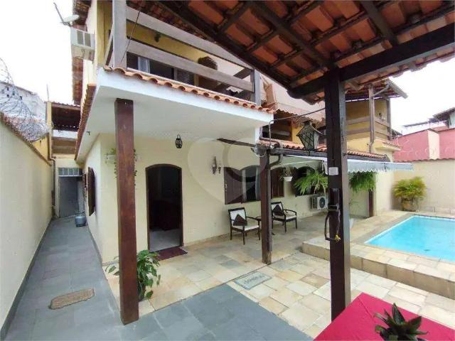 Casa / Sobrado para Venda em São Gonçalo/RJ Colubande 4 Quartos