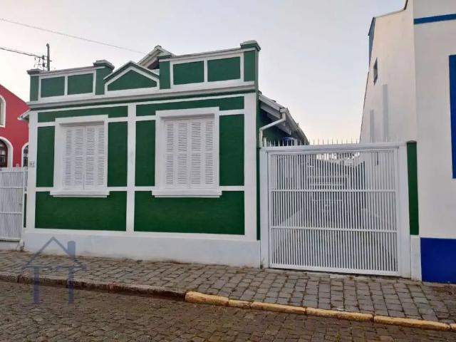 Casa / Sobrado para Venda em São Francisco do Sul/SC Centro 4 Quartos