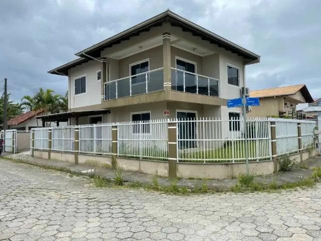 Casa / Sobrado para Venda em São Francisco do Sul/SC Centro 4 Quartos