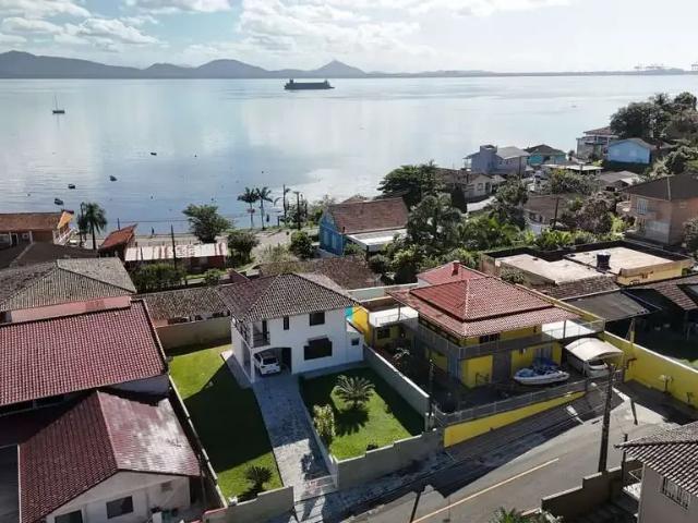 Casa / Sobrado para Venda em São Francisco do Sul/SC Paulas 3 Quartos