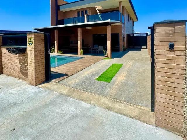 Casa / Sobrado para Venda em São Francisco do Sul/SC Praia do Ervino 3 Quartos