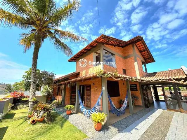 Casa / Sobrado para Venda em São Francisco do Sul/SC Ubatuba 4 Quartos