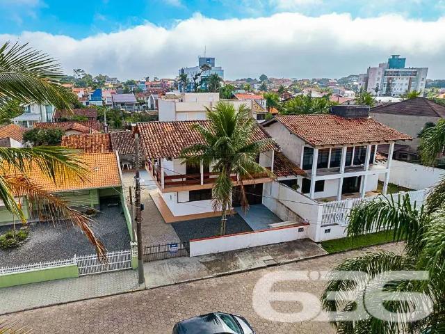 Casa / Sobrado para Venda em São Francisco do Sul/SC Ubatuba 5 Quartos
