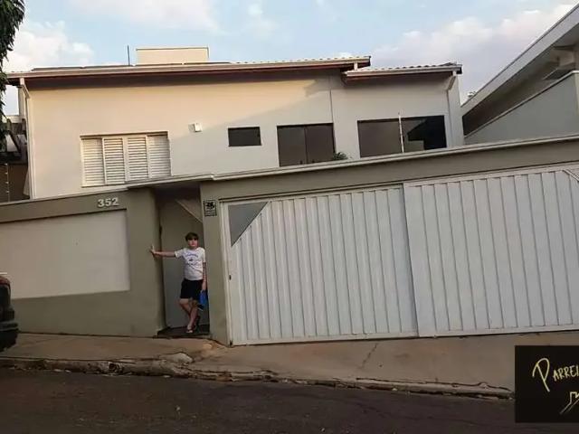 Casa / Sobrado para Venda em São João da Boa Vista/SP Jardim Satélite 4 Quartos