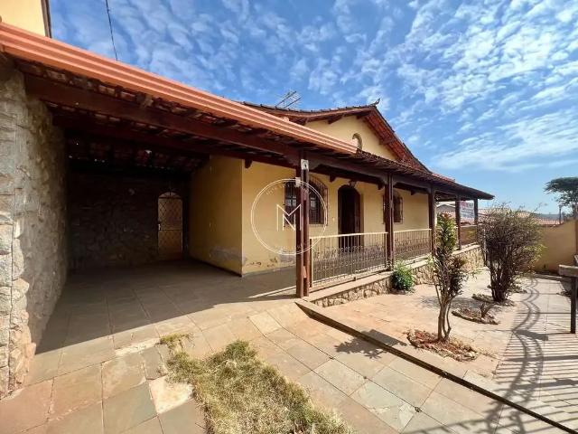Casa / Sobrado para Venda em São Joaquim de Bicas/MG Centro 4 Quartos