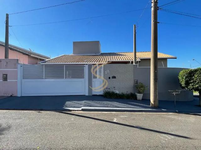 Casa / Sobrado para Venda em São José do Rio Pardo/SP Alto da Serra 3 Quartos