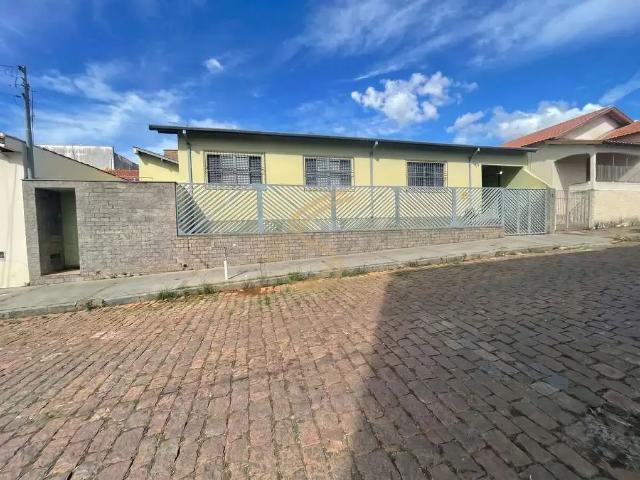 Casa / Sobrado para Venda em São José do Rio Pardo/SP Centro 3 Quartos