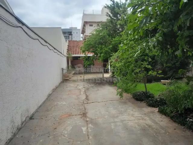Casa / Sobrado para Venda em São José do Rio Preto/SP Cidade Nova 3 Quartos