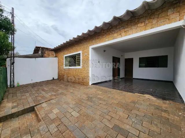 Casa / Sobrado para Venda em São José do Rio Preto/SP Roseiral 4 Quartos