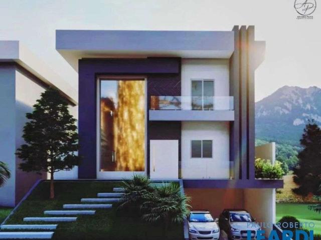 Casa / Sobrado para Venda em São José dos Campos/SP Condomínio Residencial Mantiqueira 4 Quartos