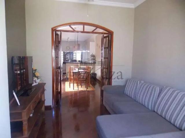 Casa / Sobrado para Venda em São José dos Campos/SP Eugênio de Melo 4 Quartos