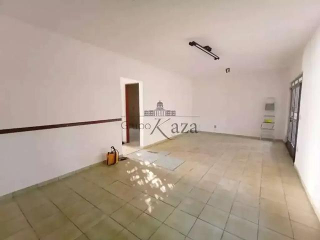Casa / Sobrado para Venda em São José dos Campos/SP Jardim Margareth 3 Quartos
