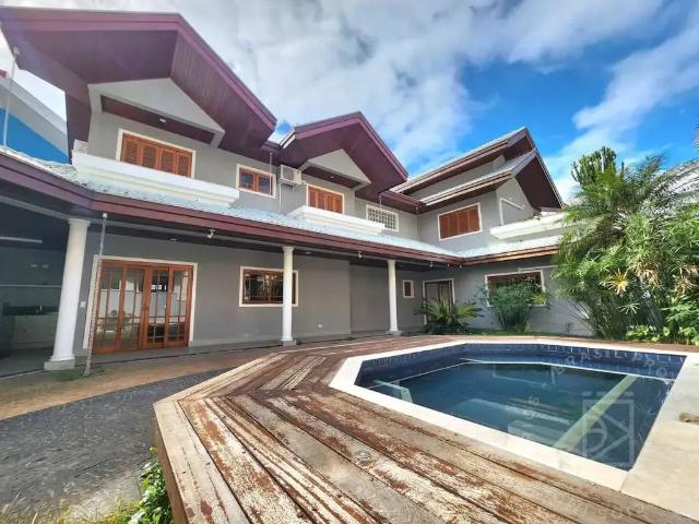 Casa / Sobrado para Venda em São José dos Campos/SP Jardim Aquárius 4 Quartos