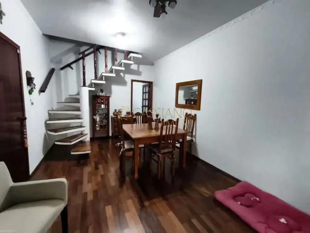 Casa / Sobrado para Venda em São José dos Campos/SP Jardim das Indústrias 3 Quartos