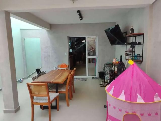 Casa / Sobrado para Venda em São José dos Campos/SP Jardim das Indústrias 3 Quartos