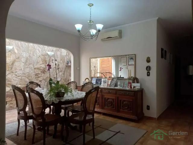 Casa / Sobrado para Venda em São José dos Campos/SP Jardim das Indústrias 3 Quartos