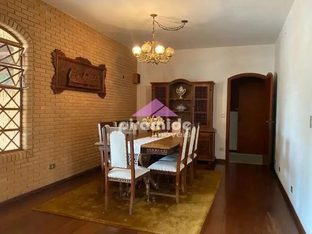 Casa / Sobrado para Venda em São José dos Campos/SP Jardim Esplanada 6 Quartos