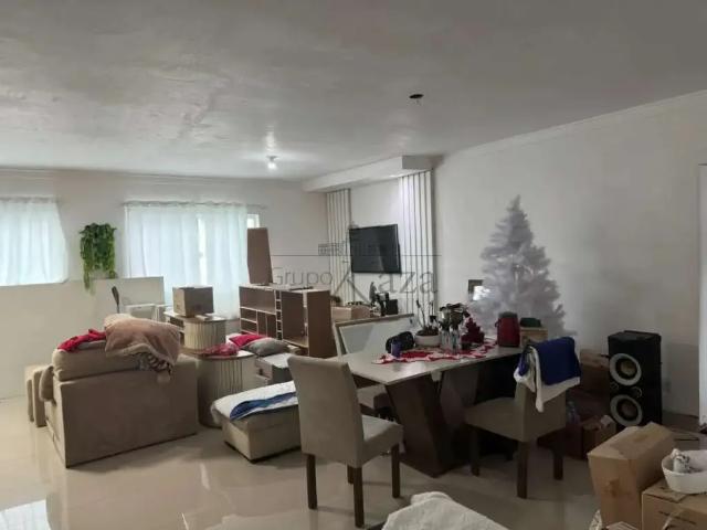 Casa / Sobrado para Venda em São José dos Campos/SP Jardim Esplanada II 6 Quartos