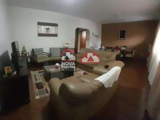 Casa / Sobrado para Venda em São José dos Campos/SP Jardim Portugal 4 Quartos