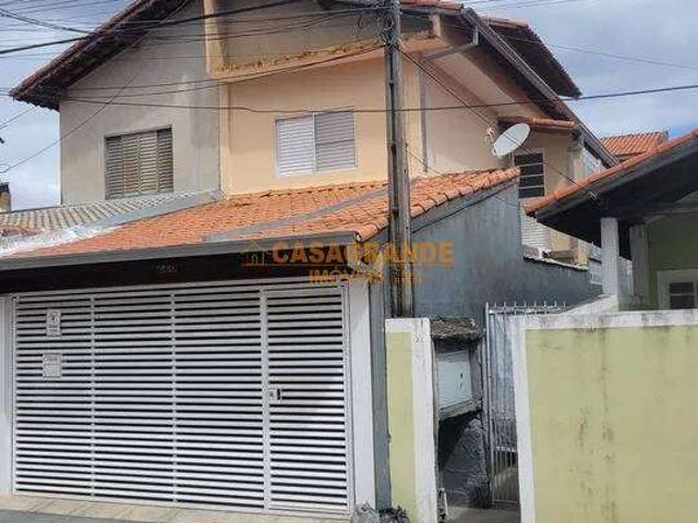 Casa / Sobrado para Venda em São José dos Campos/SP Jardim Portugal 4 Quartos