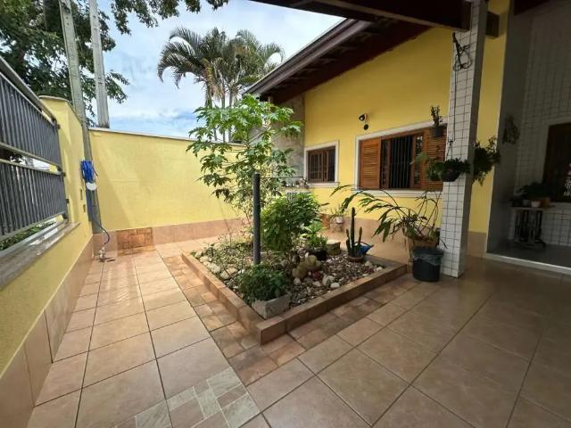 Casa / Sobrado para Venda em São José dos Campos/SP Jardim Satélite 3 Quartos