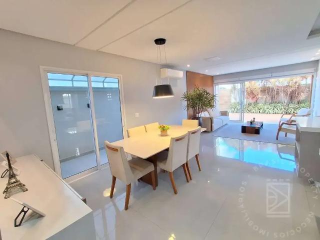 Casa / Sobrado para Venda em São José dos Campos/SP Loteamento Floresta 4 Quartos