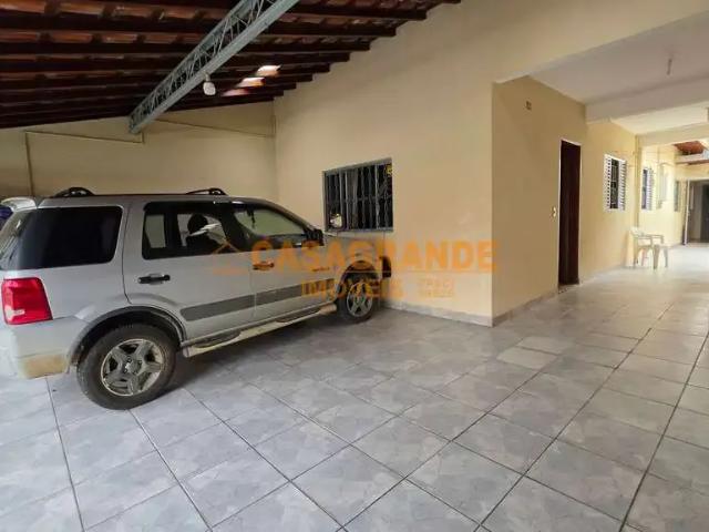 Casa / Sobrado para Venda em São José dos Campos/SP Recanto dos Pinheiros 4 Quartos