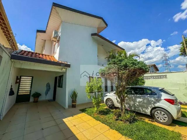Casa / Sobrado para Venda em São José dos Campos/SP Vila Betânia 5 Quartos