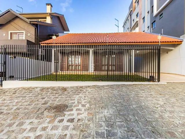 Casa / Sobrado para Venda em São José dos Pinhais/PR Centro 5 Quartos