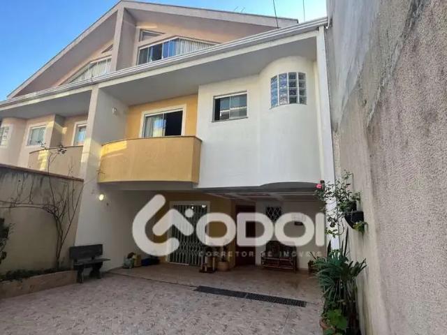 Casa / Sobrado para Venda em São José dos Pinhais/PR Centro 3 Quartos