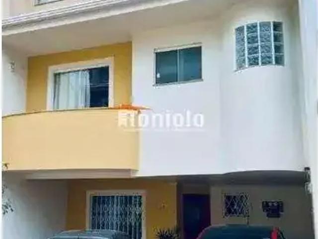 Casa / Sobrado para Venda em São José dos Pinhais/PR Centro 3 Quartos