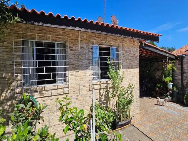 Casa / Sobrado para Venda em São José dos Pinhais/PR Guatupê 3 Quartos