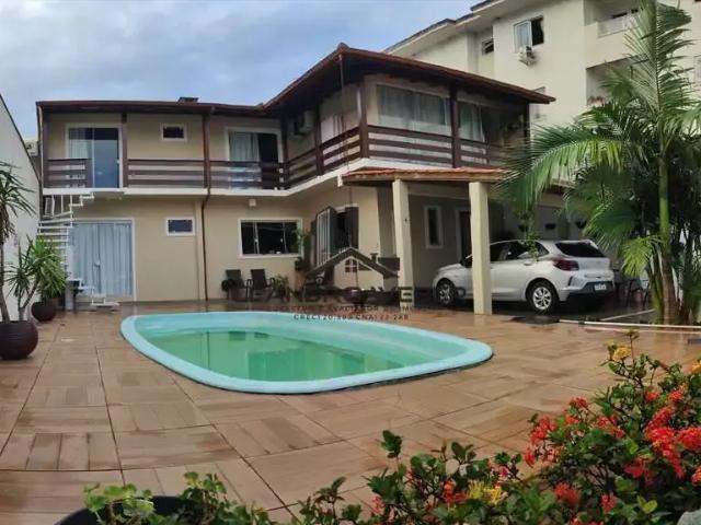 Casa / Sobrado para Venda em São José/SC Areias 4 Quartos