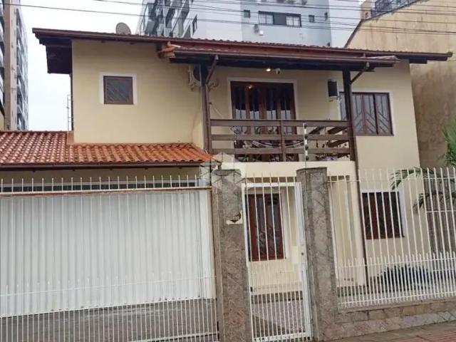 Casa / Sobrado para Venda em São José/SC Areias 4 Quartos