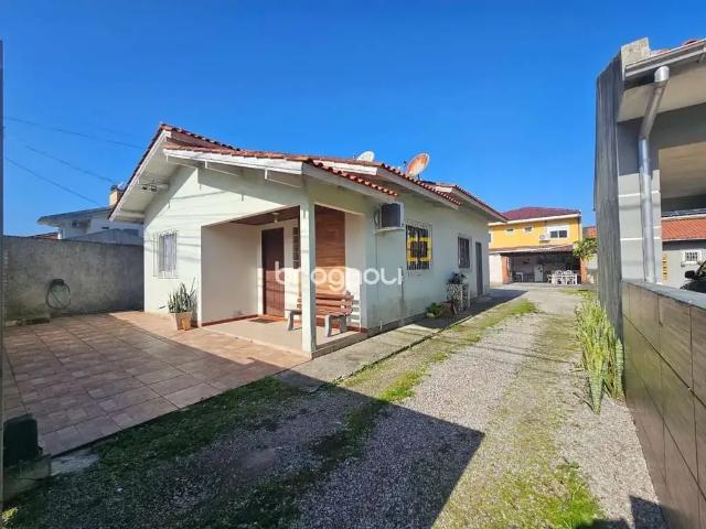 Casa / Sobrado para Venda em São José/SC Areias 3 Quartos
